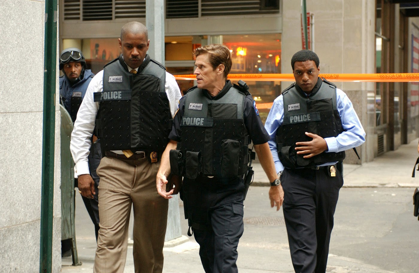โกดังหนังรีวิว - Inside Man บทหนังได้แรงบันดาลใจมากจากหนังปล้นธนาคาร ...